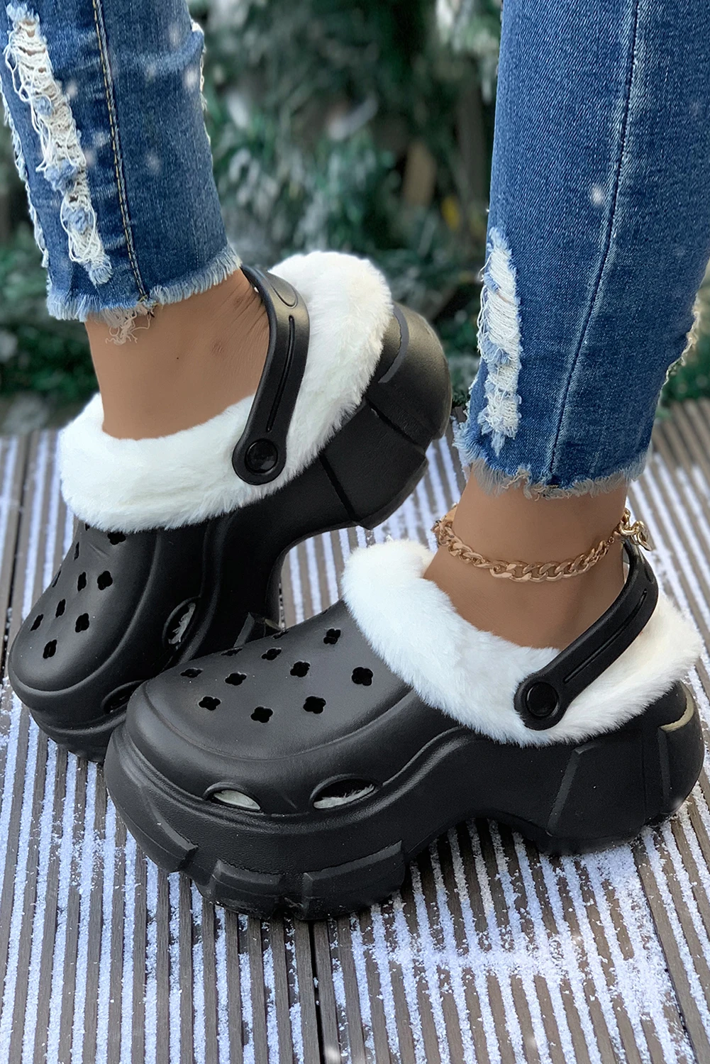 Black Plush Lining Winter Hollowed Clogs | Shewin Wholesale